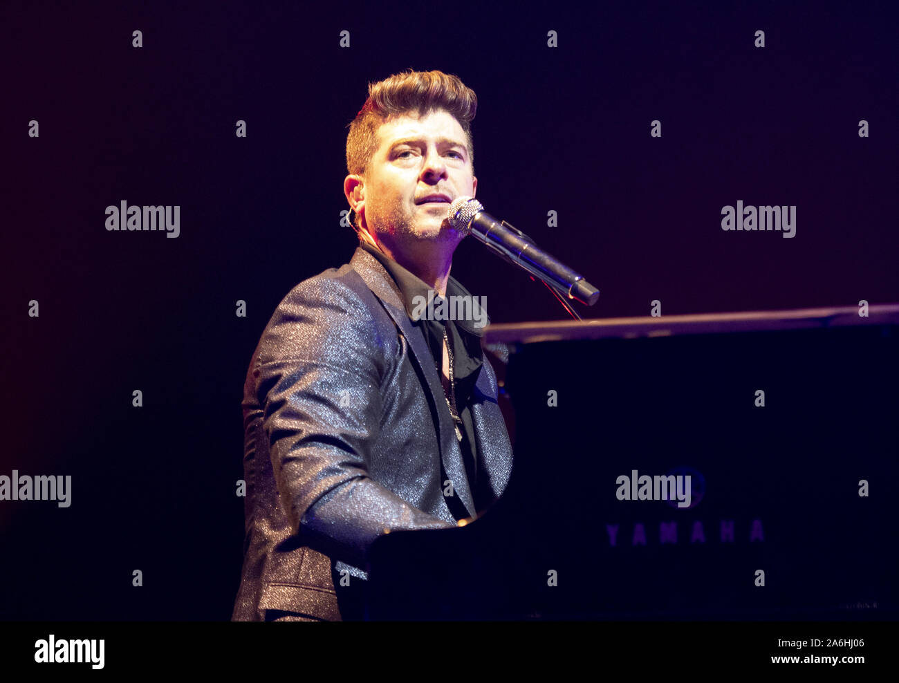 Robin s singer hi-res stock photography and images - Alamy