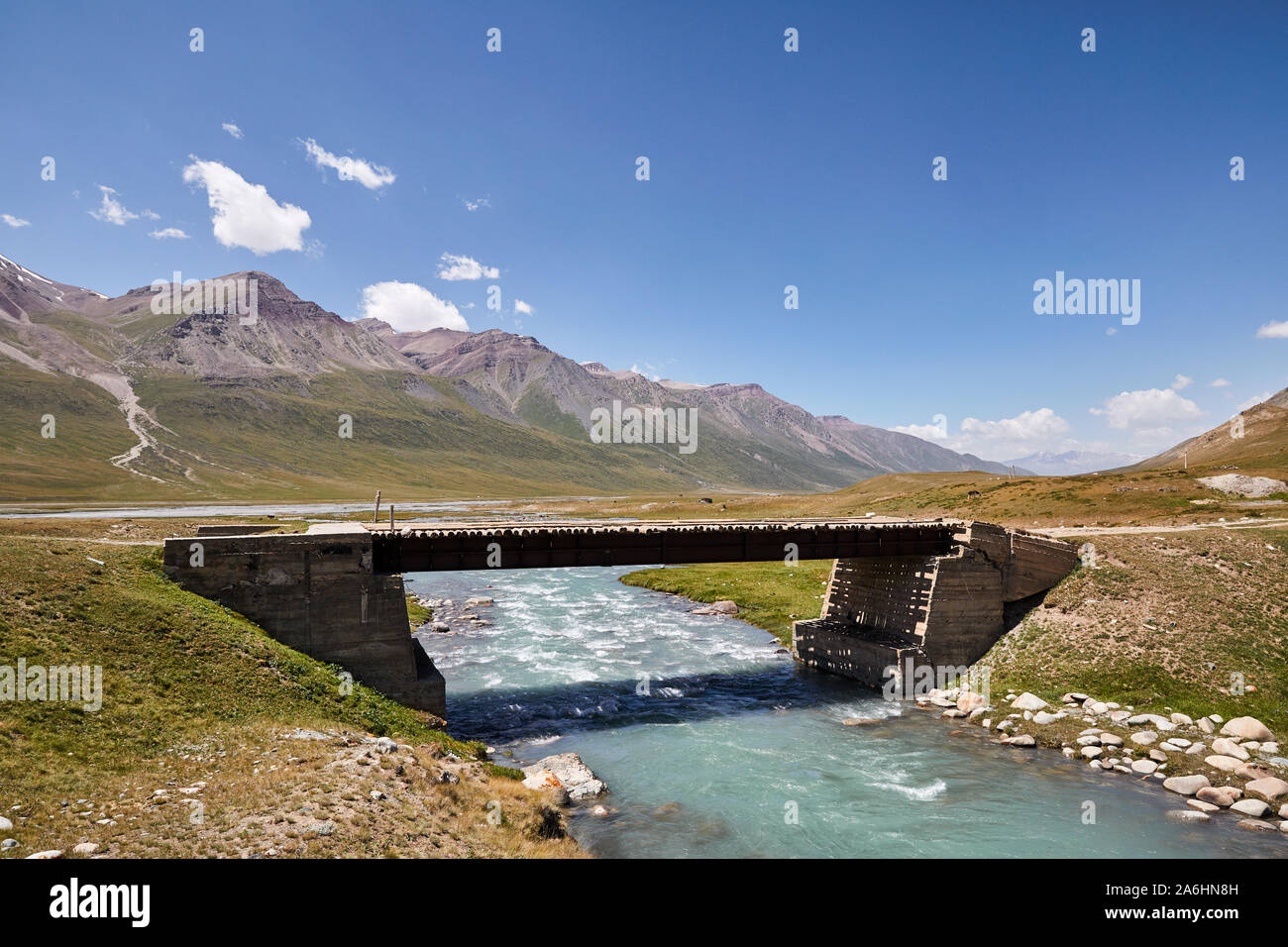 Bridge activity hi-res stock photography and images - Alamy