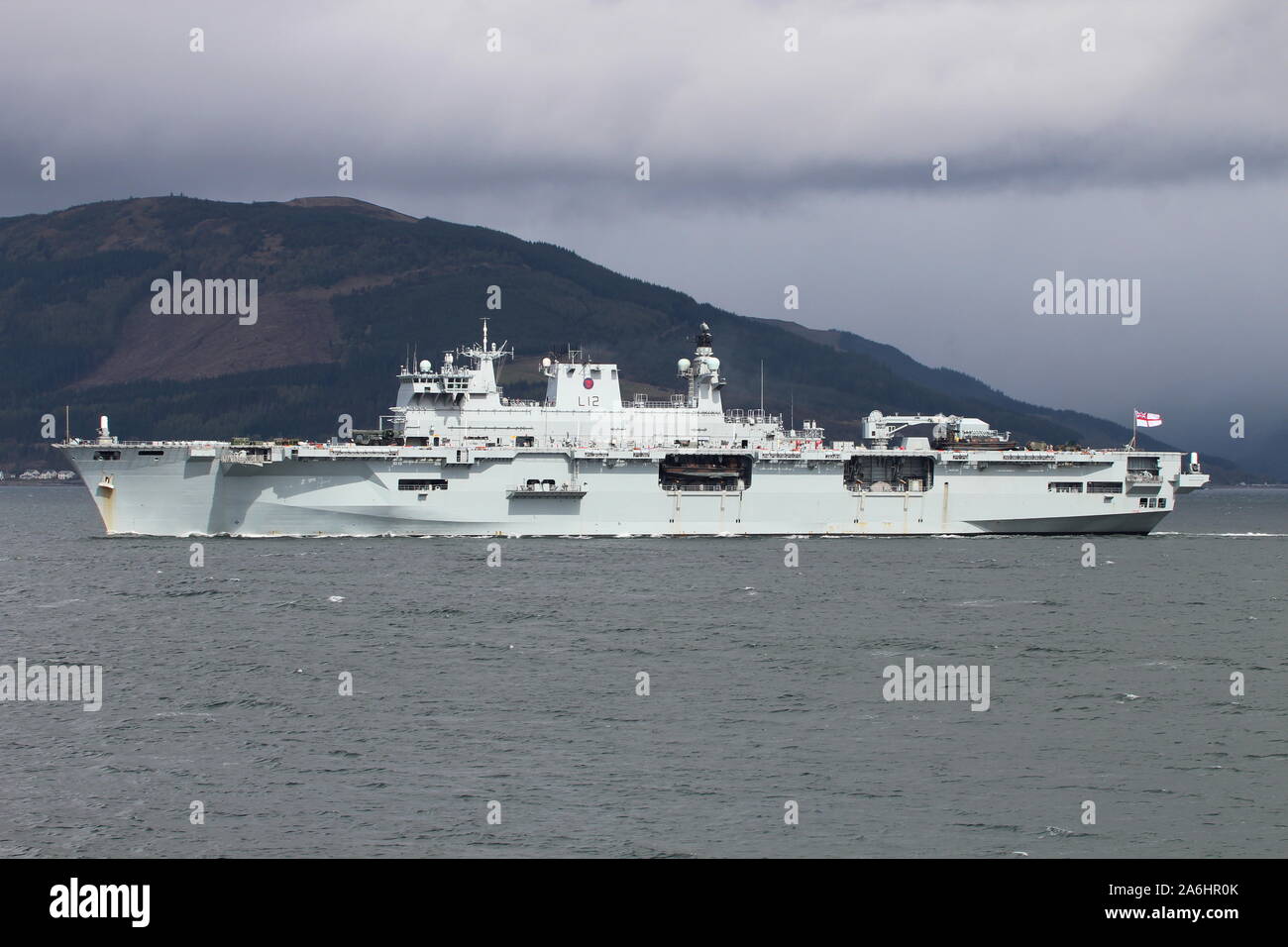HMS Ocean (L12), a helicopter carrier and amphibious assault vessel ...