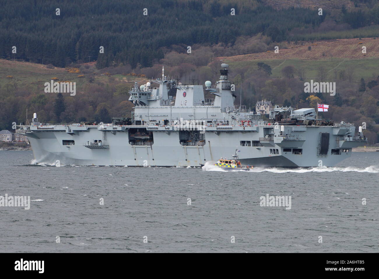 HMS Ocean (L12), a helicopter carrier and amphibious assault vessel ...