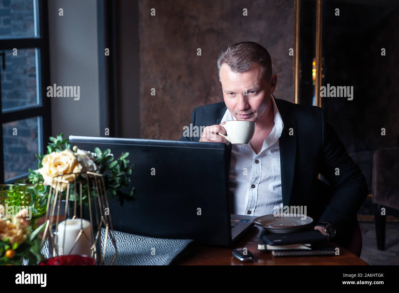 Man setting in front of computer hi-res stock photography and images ...