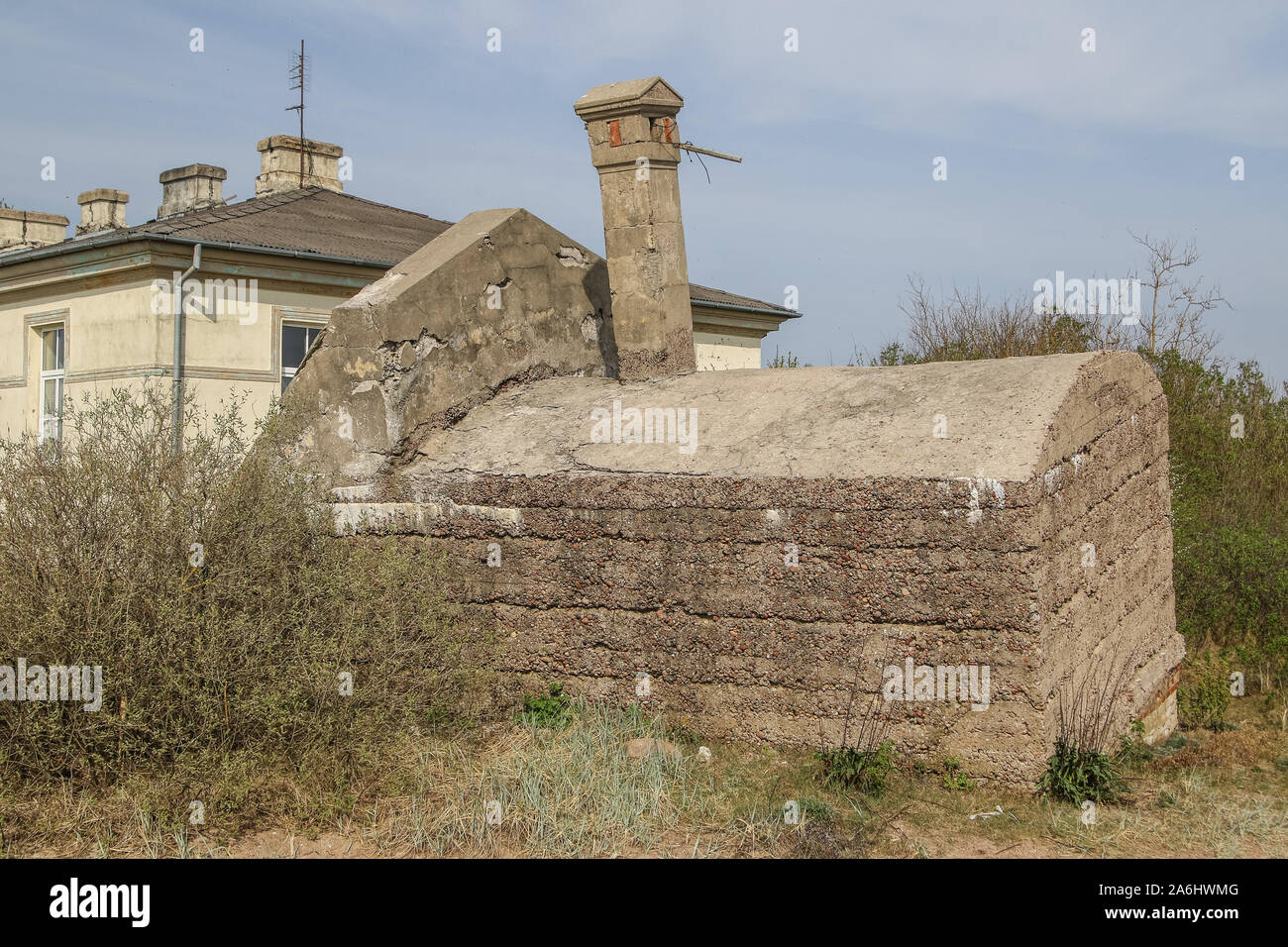 Destroyed bunker at the beach hi-res stock photography and images - Alamy