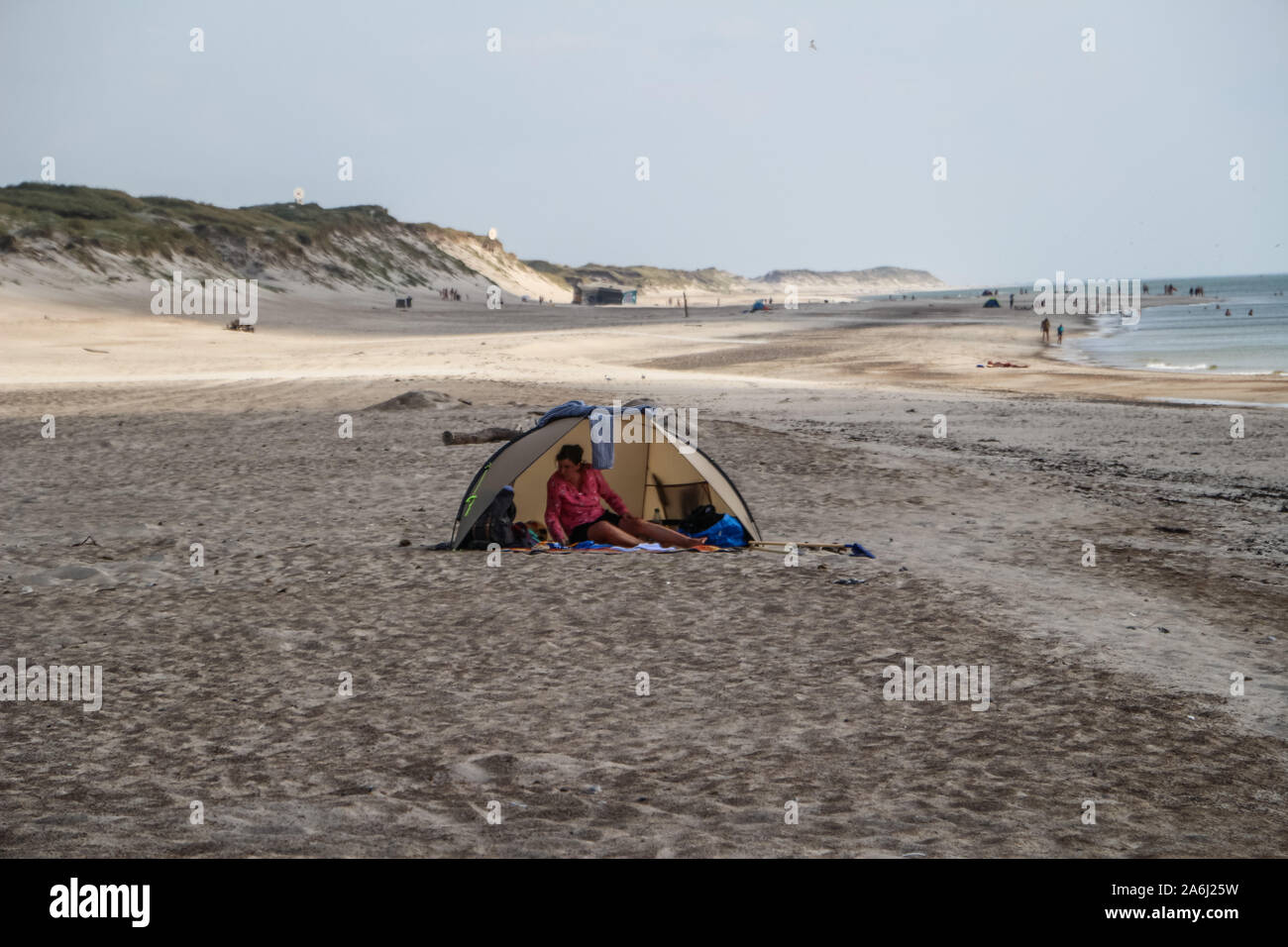 People sunbathing, swimming in the North Sea and relaxing on Saturday ...