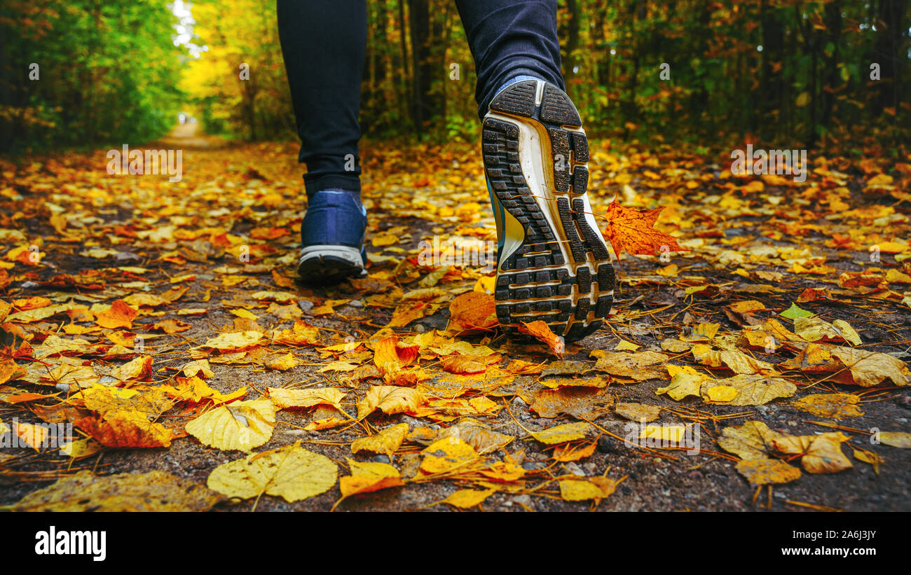 Feet of joggers hi-res stock photography and images - Alamy