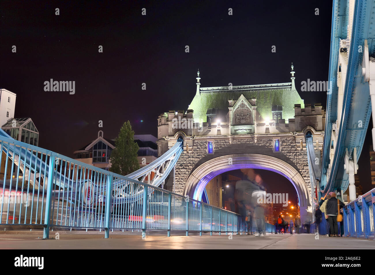 New drawbridge at the tower of london hi-res stock photography and ...