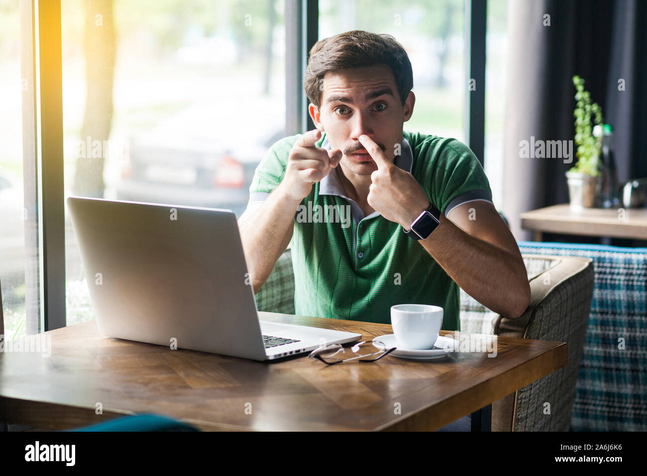 Sitting liar hi-res stock photography and images - Alamy
