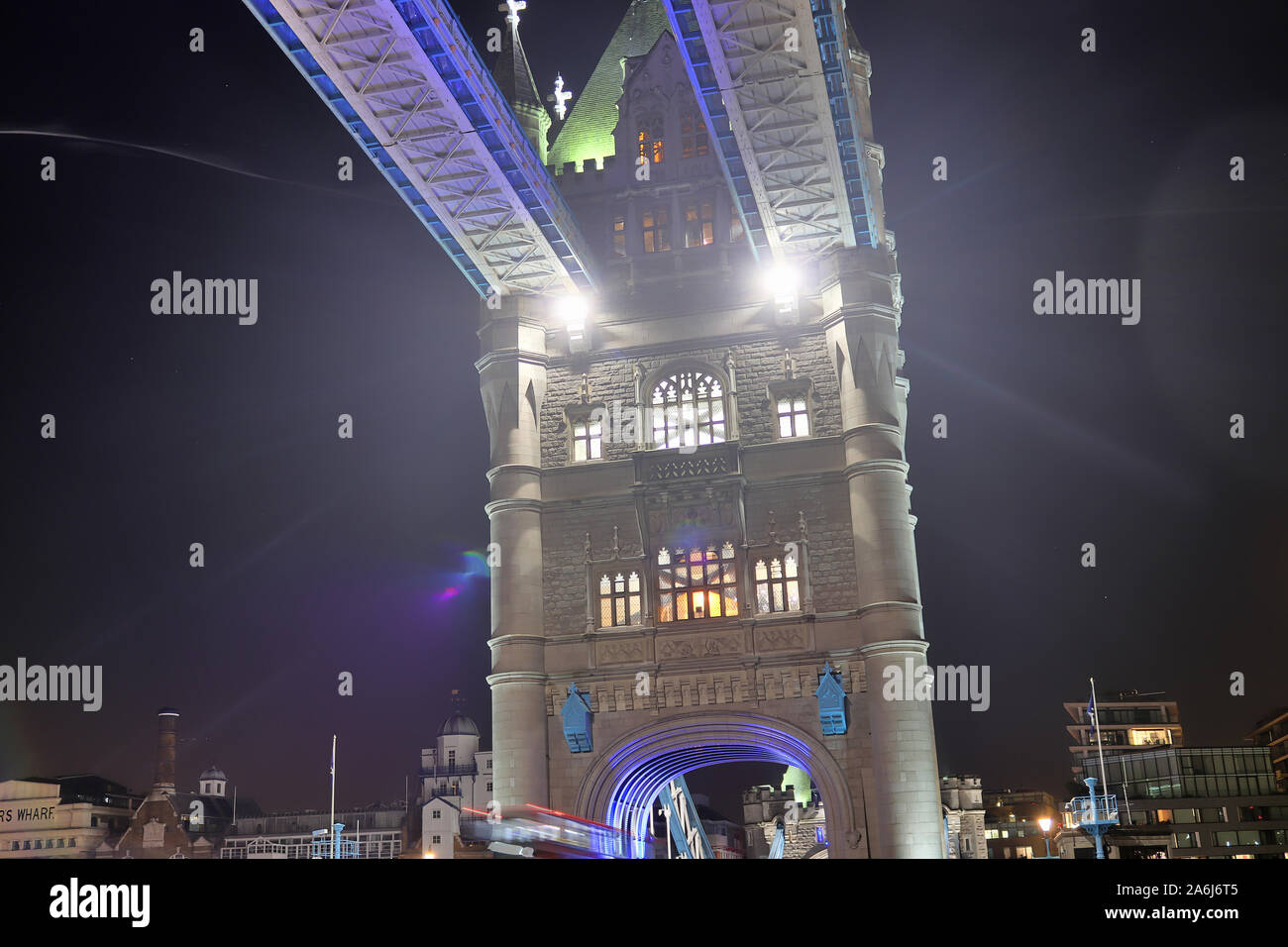New drawbridge at the tower of london hi-res stock photography and ...