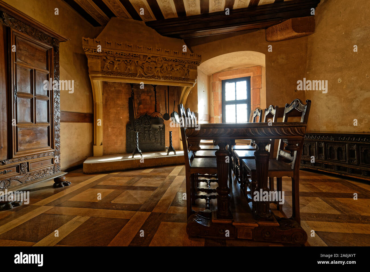 Medieval castle interiors hi-res stock photography and images - Alamy