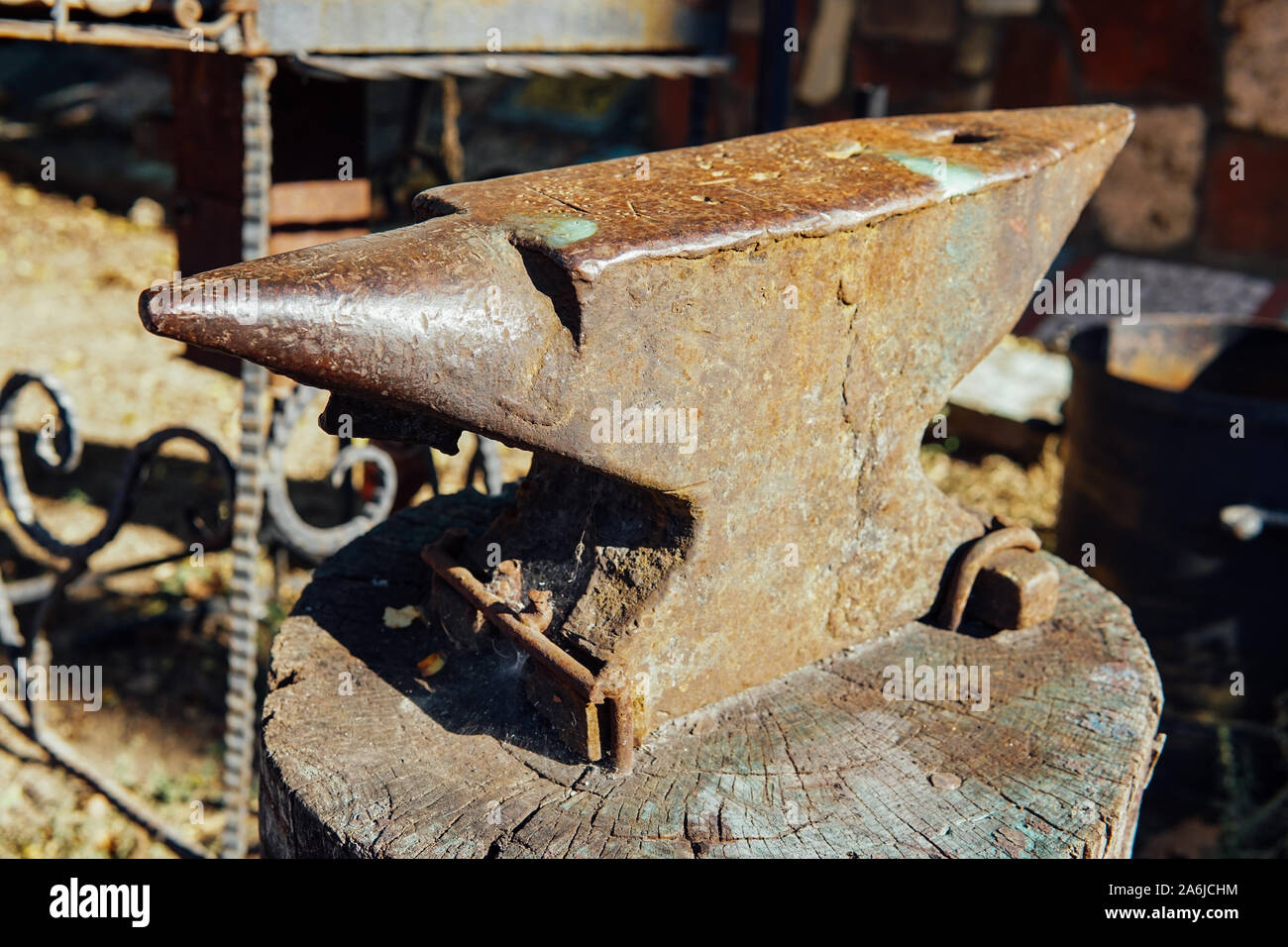 old metal anvil for blacksmith's work vintage Stock Photo - Alamy