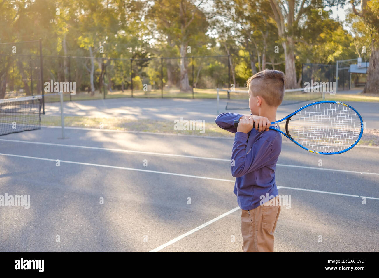 Hand holding tennis ball hi-res stock photography and images - Alamy