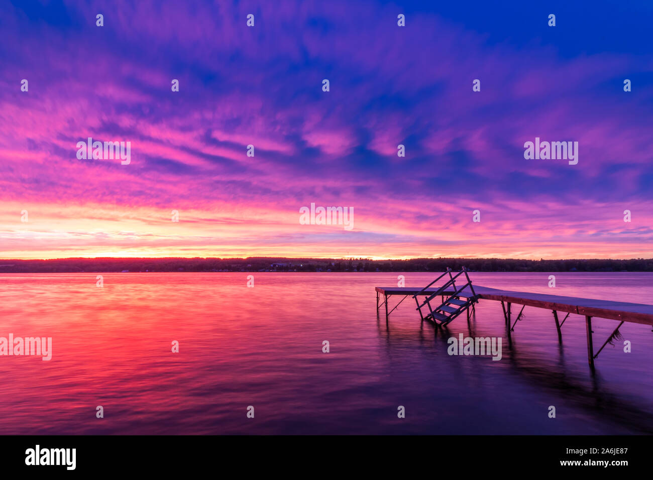 Purple landscape lake hi-res stock photography and images - Alamy