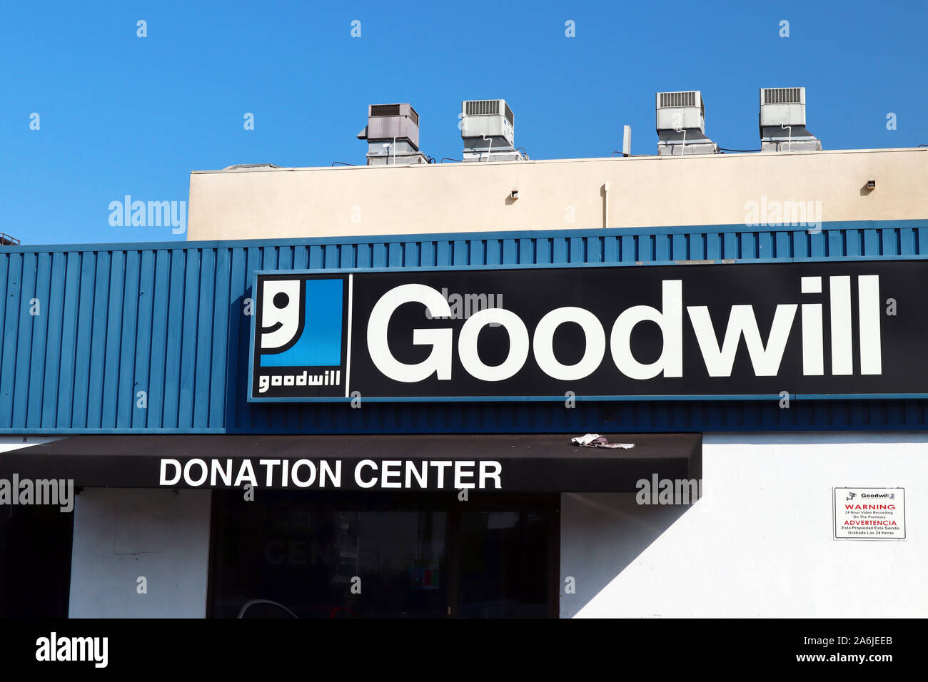 Goodwill store and donation center hi-res stock photography and images ...