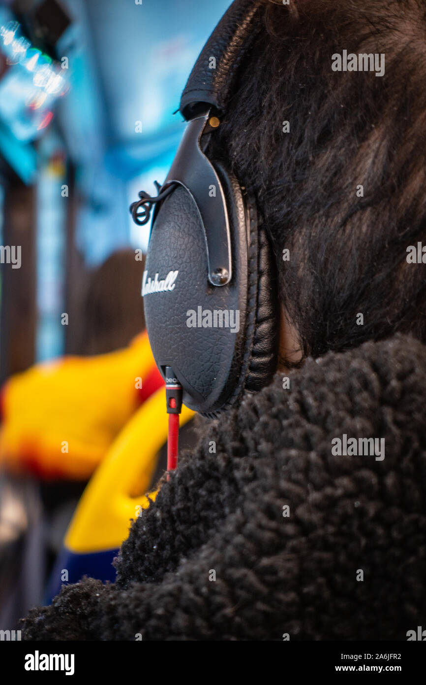 Back of mans head hi-res stock photography and images - Alamy