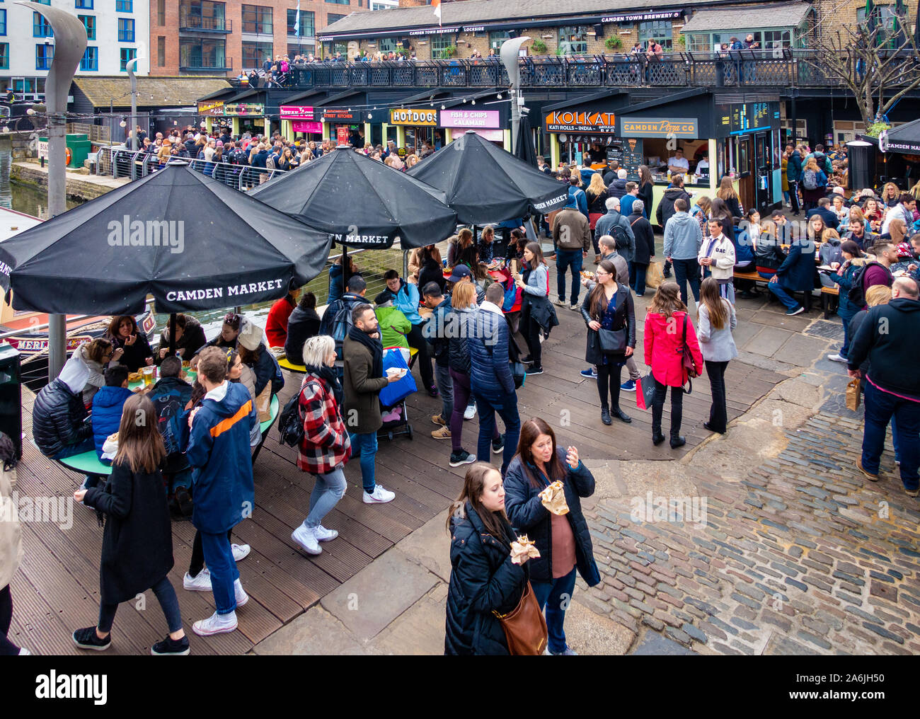 Group people gather outside hi-res stock photography and images - Alamy