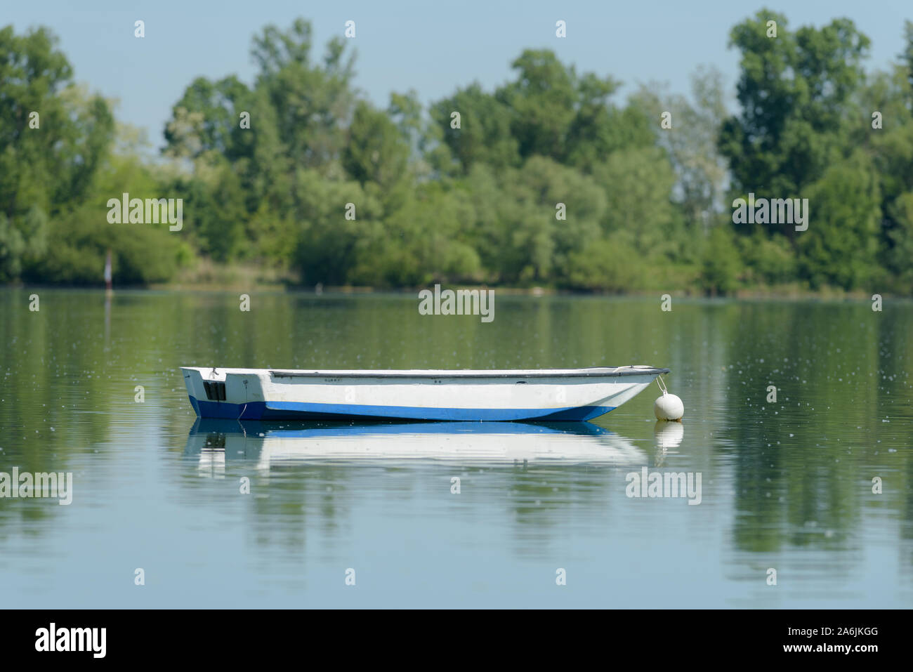picture of small boat floating Stock Photo - Alamy