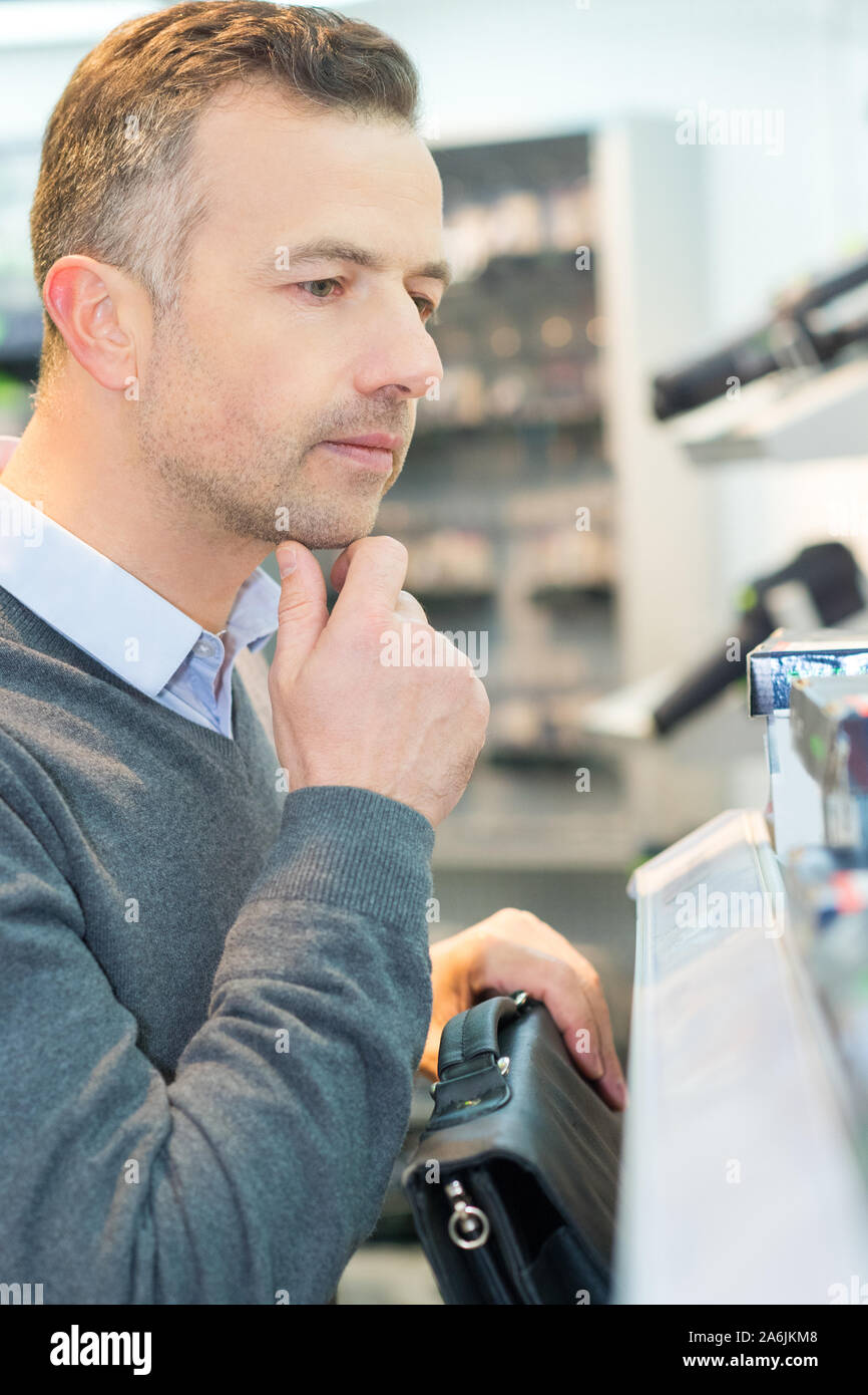 portrait of a male hardware store worker Stock Photo - Alamy