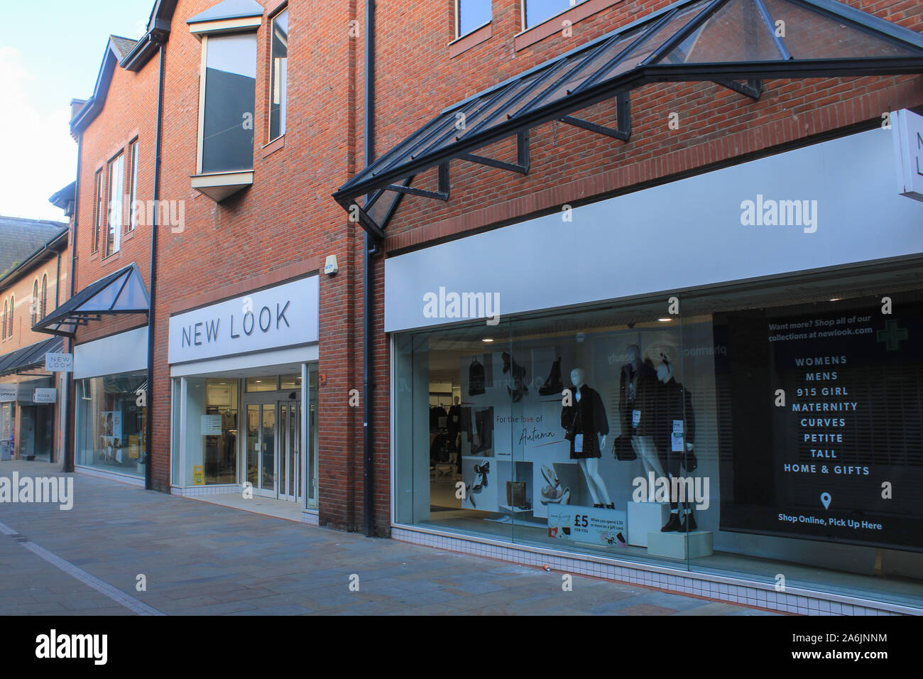 New look store front hi-res stock photography and images - Alamy