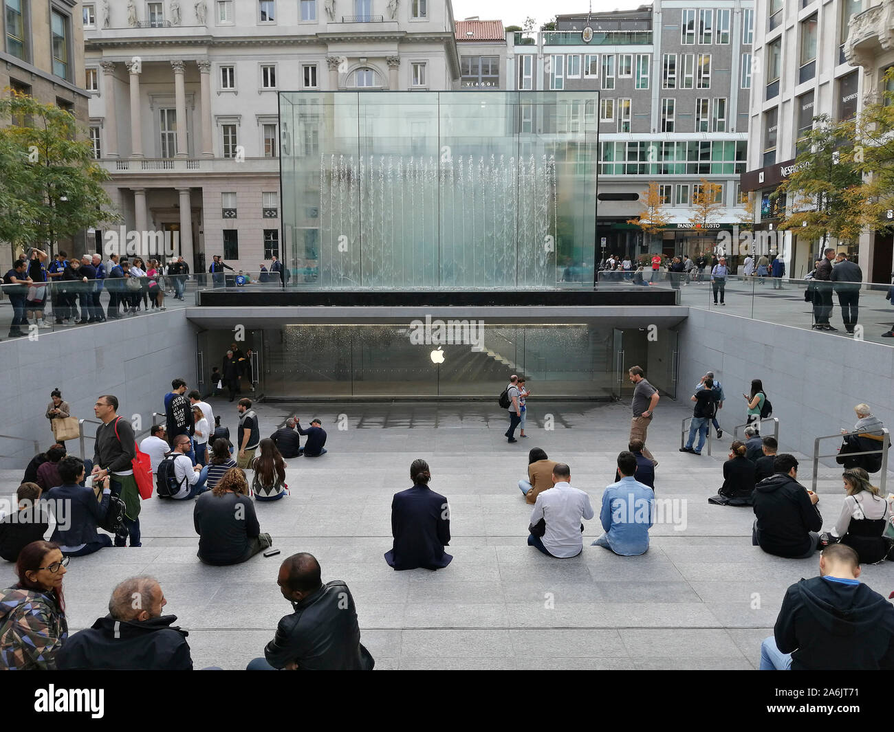 Aplle store hi-res stock photography and images - Alamy