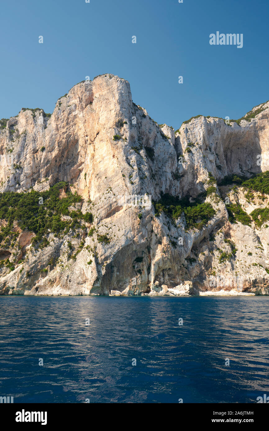 The spectacular rockface and cliffs karst coastline of the Gulf of ...