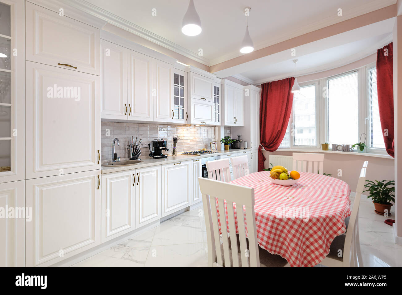 Luxury modern white kitchen interior Stock Photo - Alamy