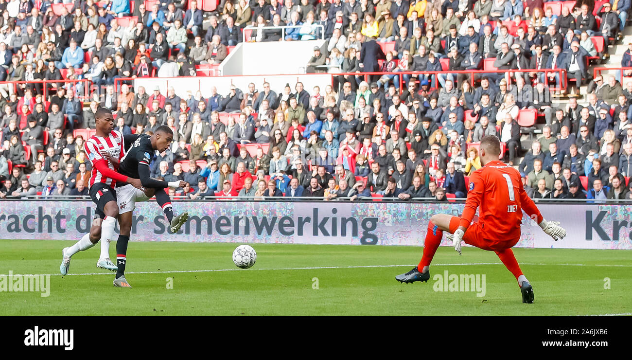 EINDHOVEN, PSV - AZ, USA. 27th Oct, 2019. football, Dutch Eredivisie ...