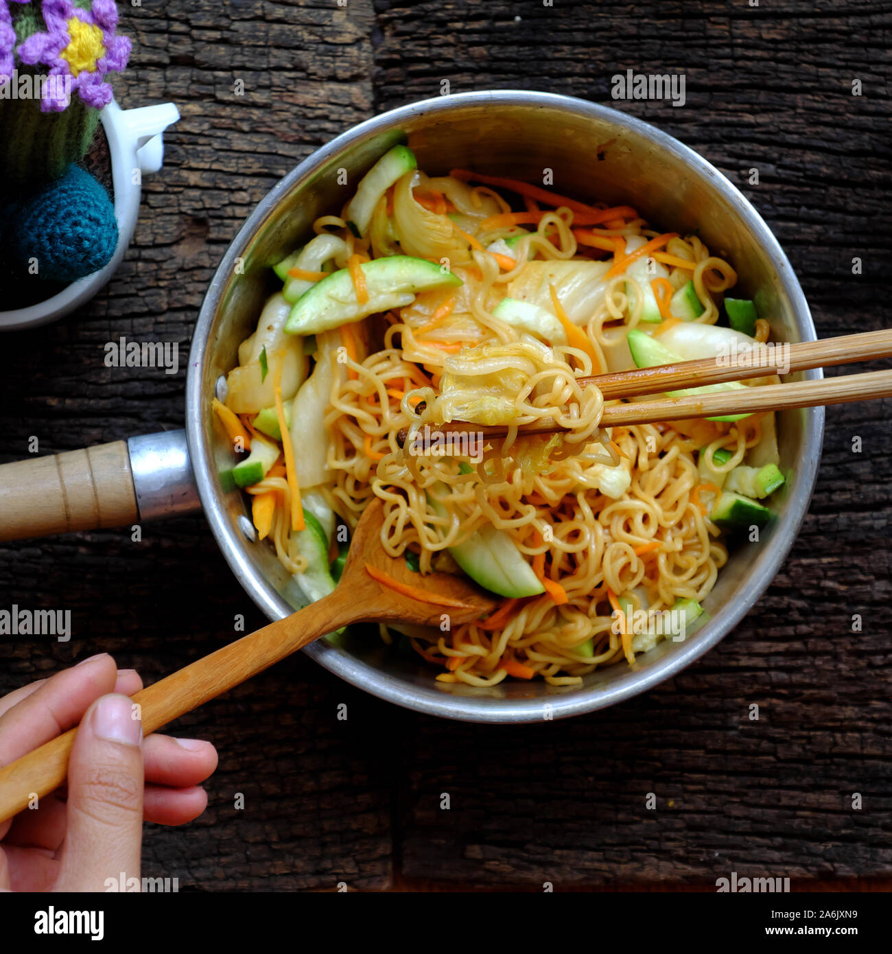 Hand noodle hi-res stock photography and images - Alamy