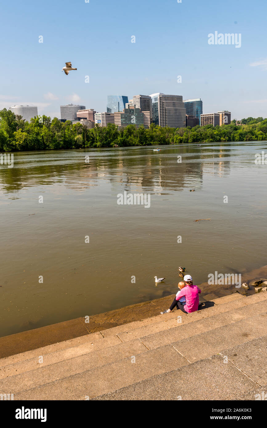 River side steps hi-res stock photography and images - Alamy