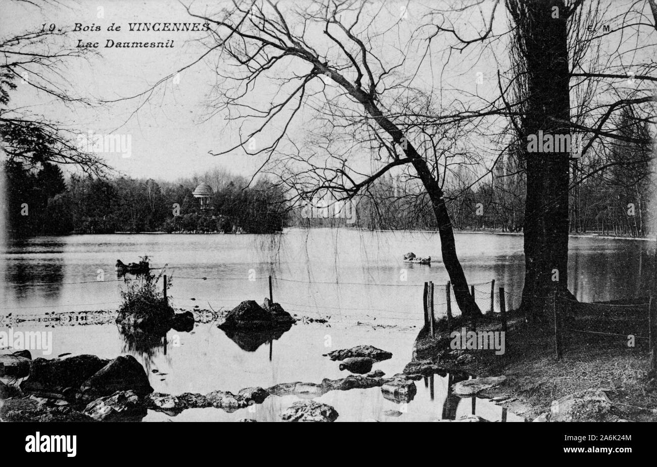 Old postcard photo of Lac Daumesnil, Bois de Vincennes, Paris, France ...