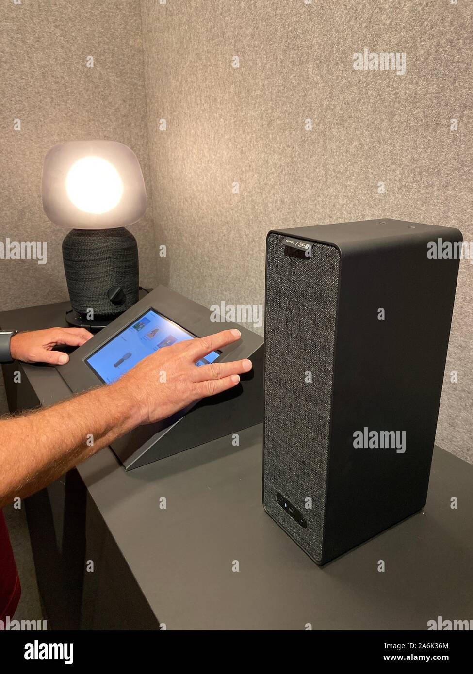 Sonos speakers hi-res stock photography and images - Alamy