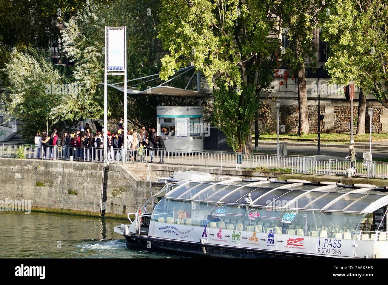 Batobus hi-res stock photography and images - Alamy