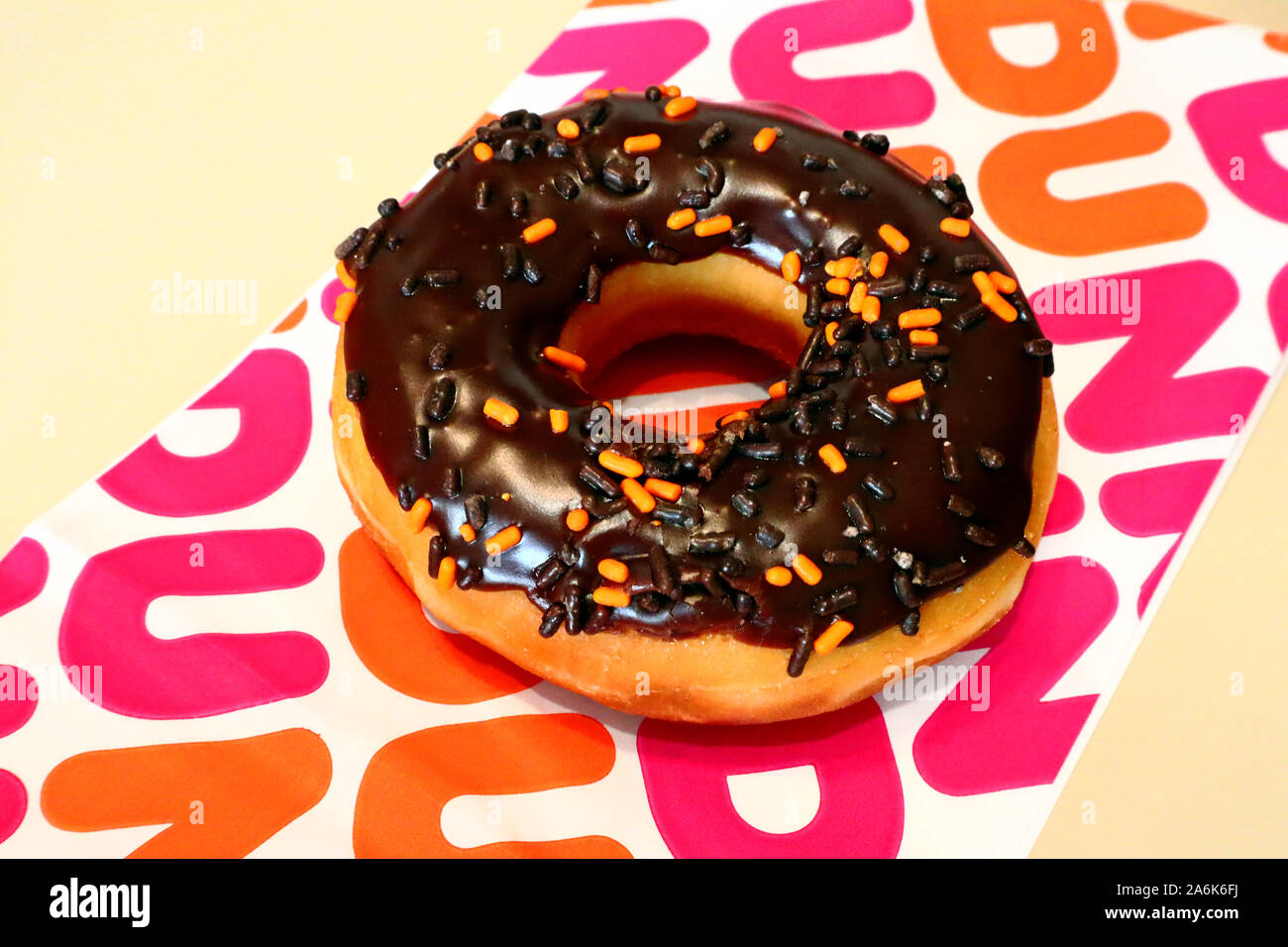 DUNKIN' DONUTS - American multinational donut company Stock Photo - Alamy