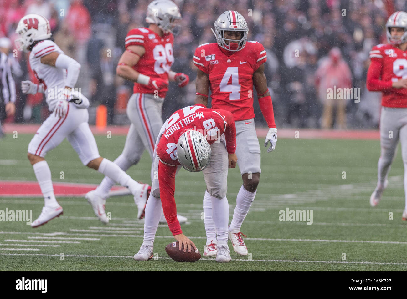 Columbus, Ohio, USA. 26th Oct, 2019. Ohio State Buckeyes long snapper ...