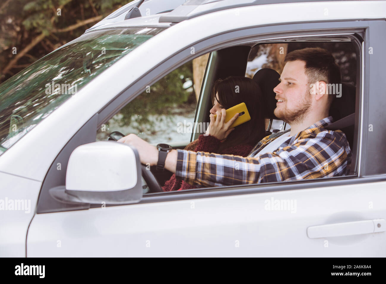 couple inside car talking ready for road trip Stock Photo - Alamy