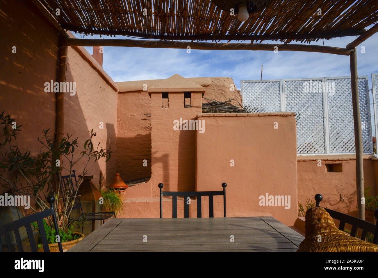 Traditional rooftop design hi-res stock photography and images - Alamy