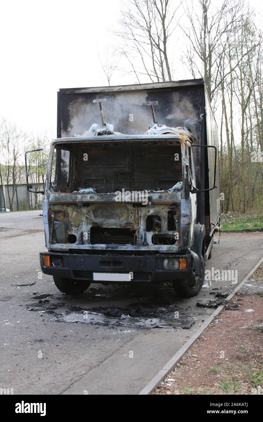 Burnt out lorry hi-res stock photography and images - Alamy