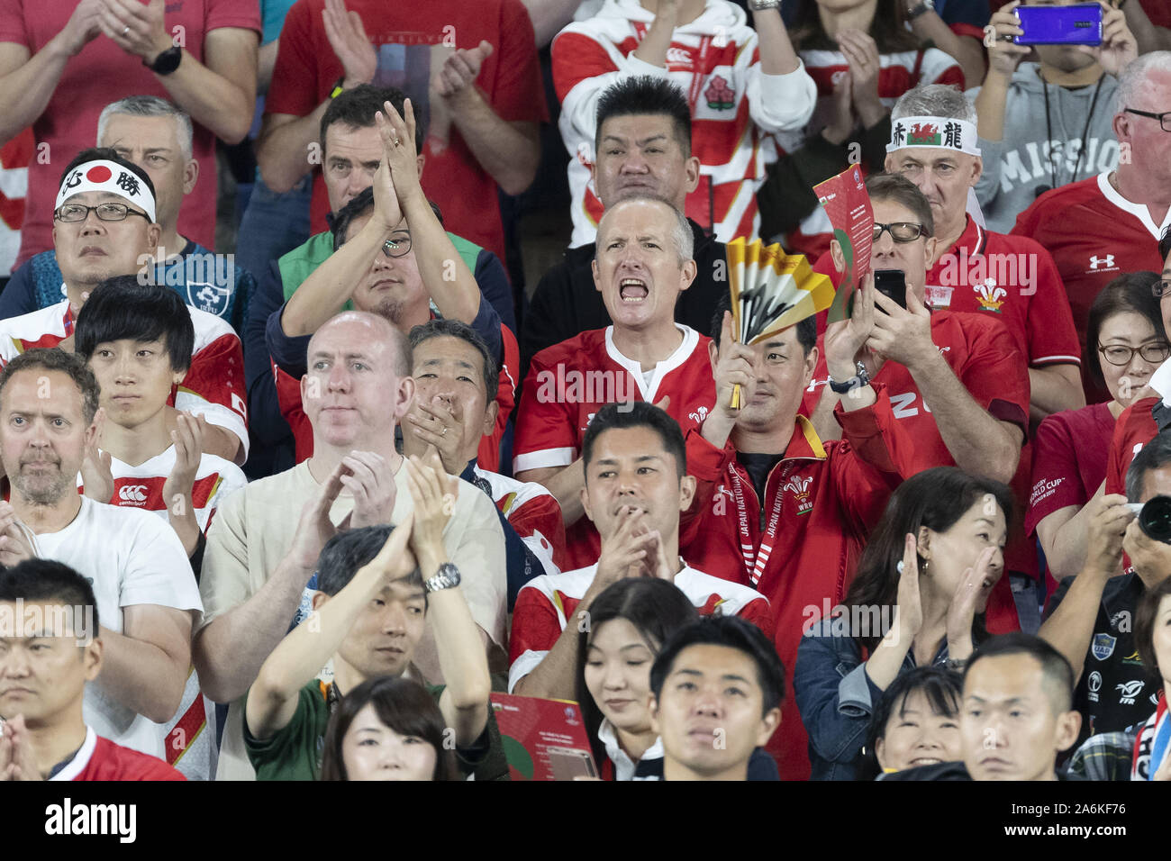 Supporters japan cheer team world hi-res stock photography and images ...
