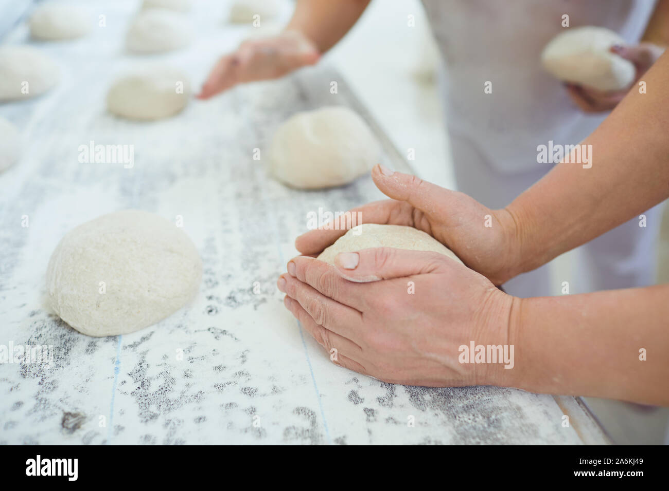 Baking hands hi-res stock photography and images - Alamy