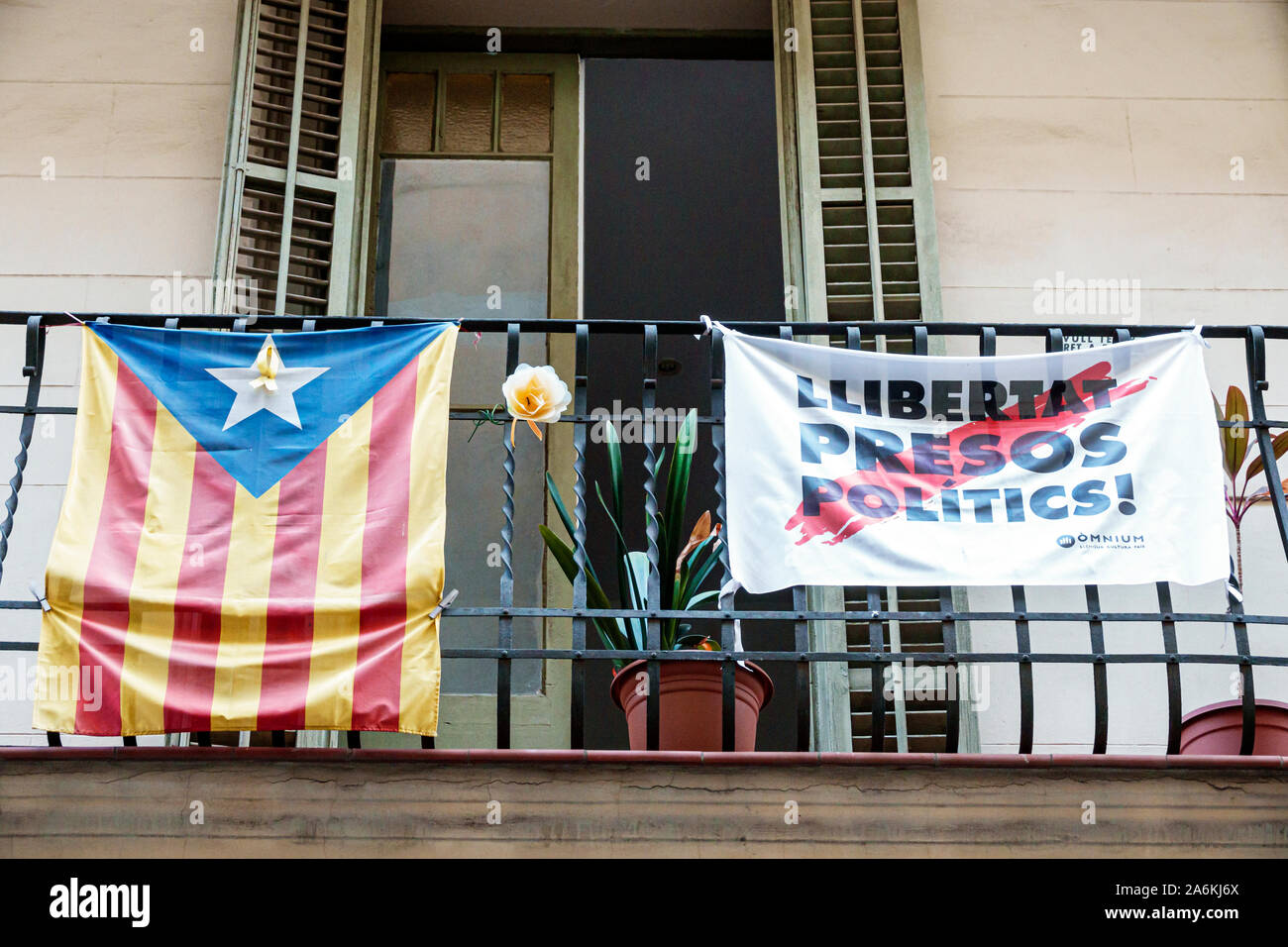 Photo of a catalan flag estelada hi-res stock photography and images ...