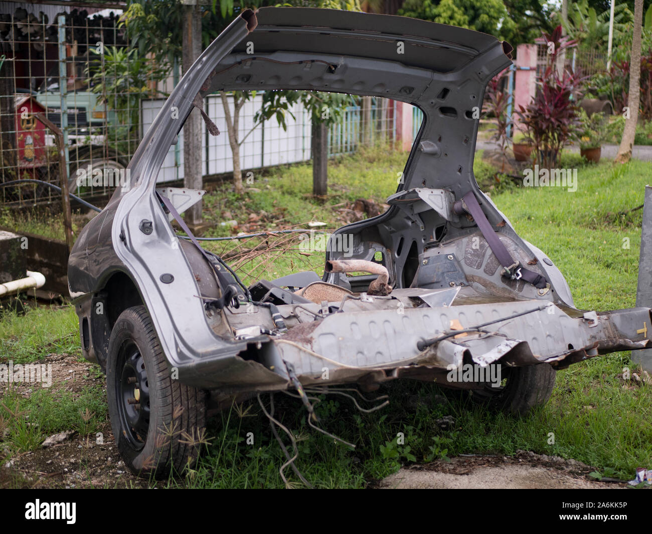 Car smash art hi-res stock photography and images - Alamy