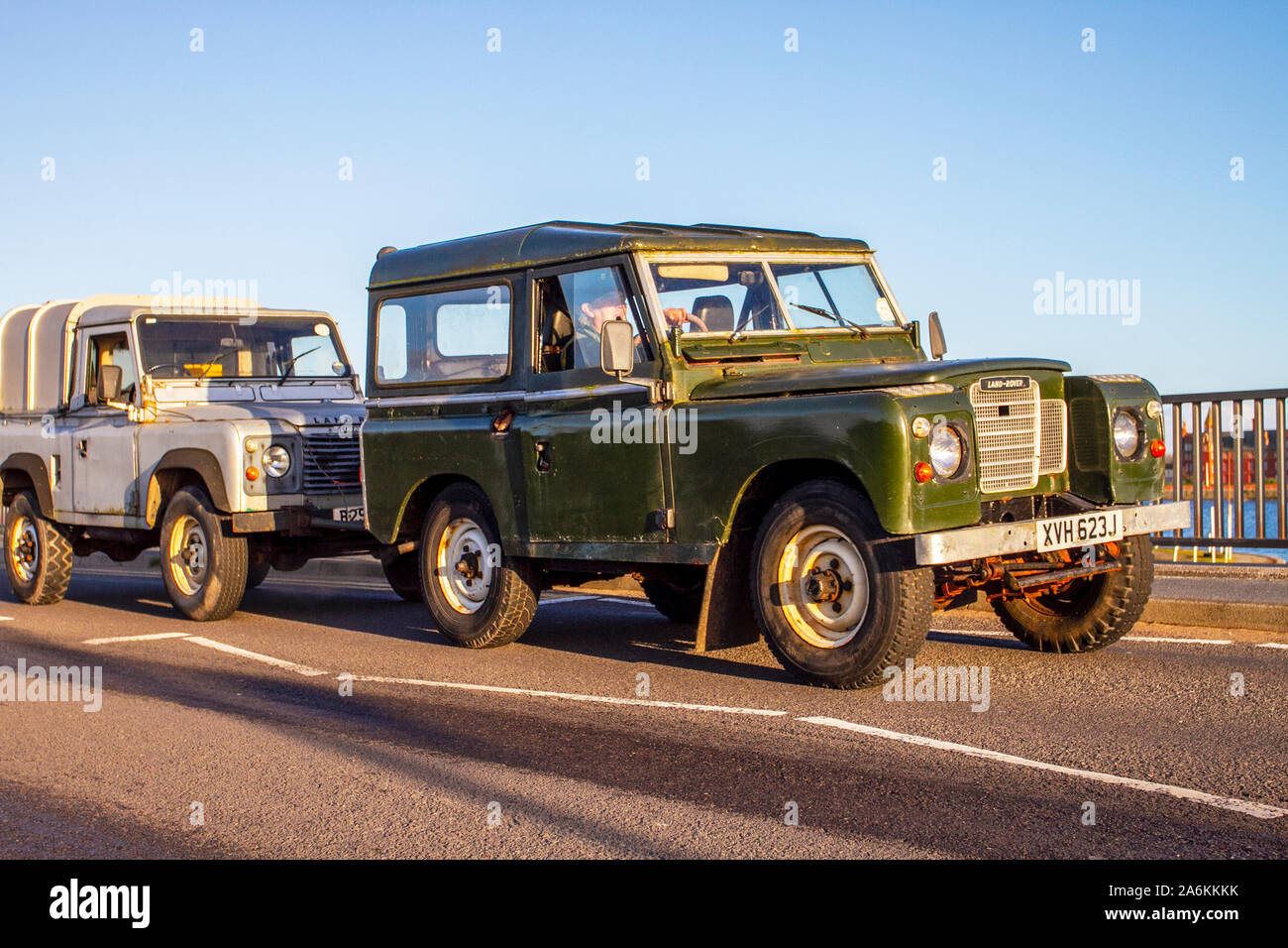 Landrover towing landrover hi-res stock photography and images - Alamy