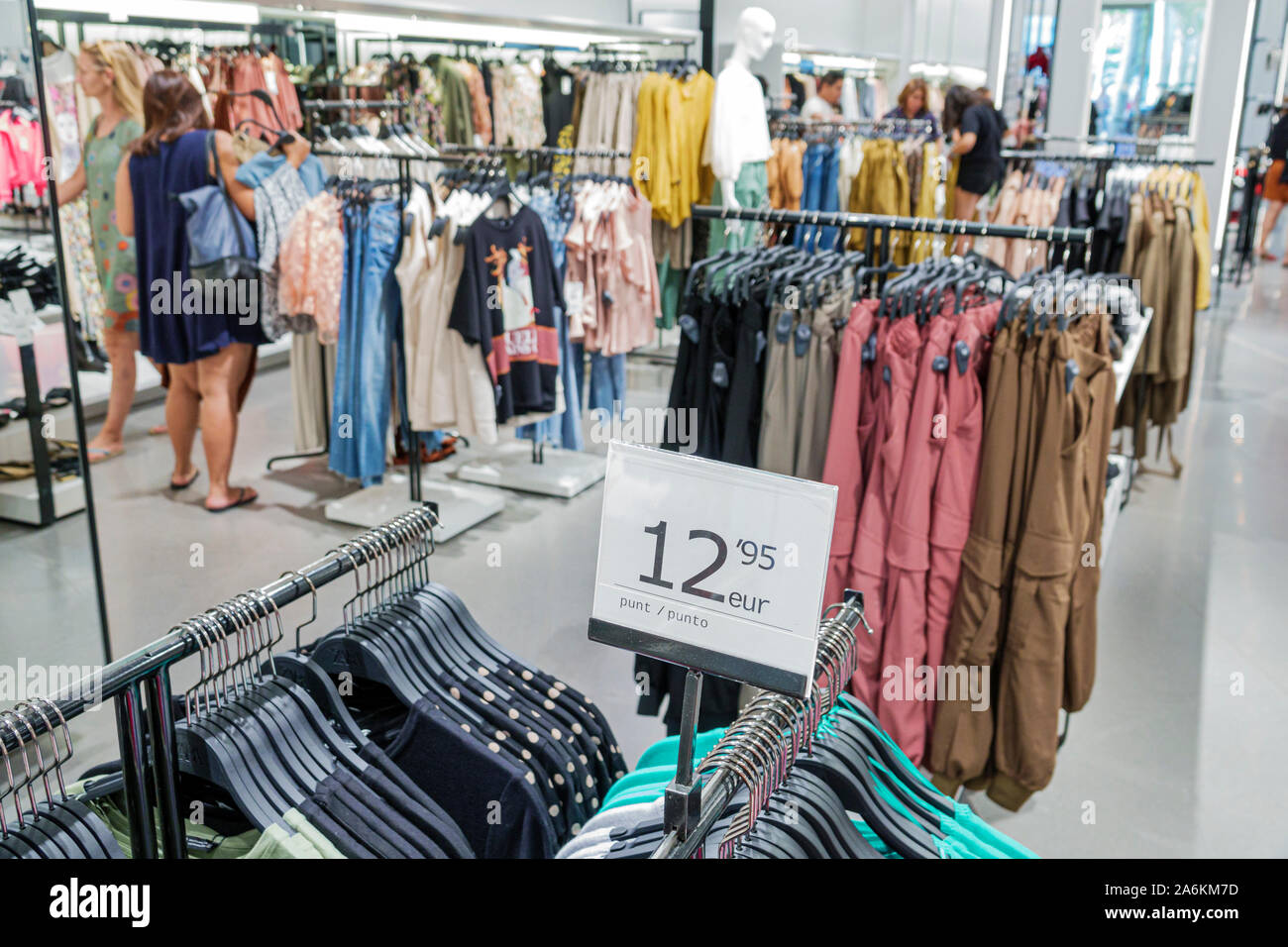 Zara inside interior hi-res stock photography and images - Alamy