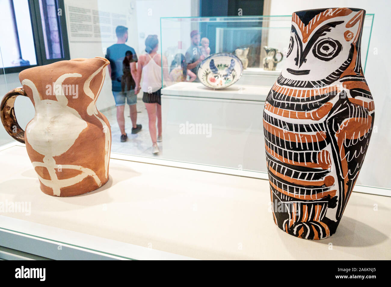 Making pottery owl hi-res stock photography and images - Alamy