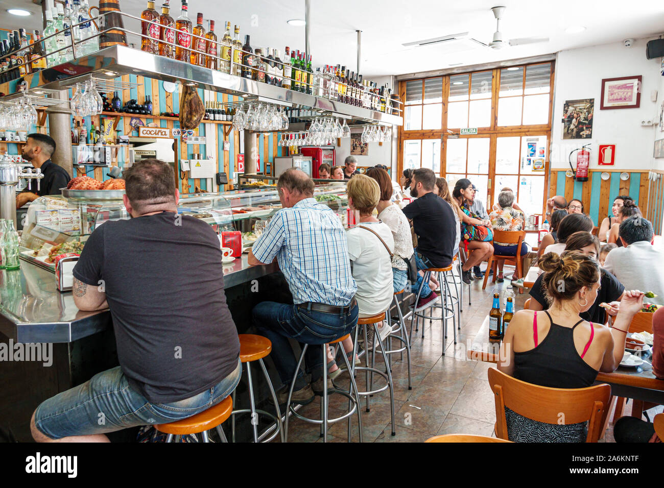 Crowded Bar Interior High Resolution Stock Photography and Images - Alamy