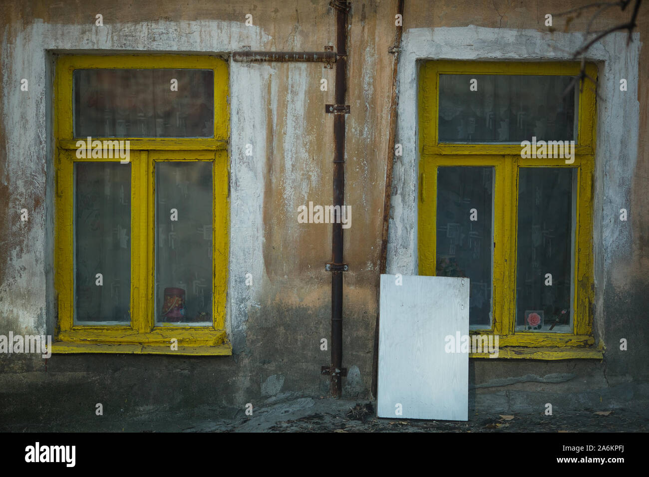 Two ground floor windows hi-res stock photography and images - Alamy