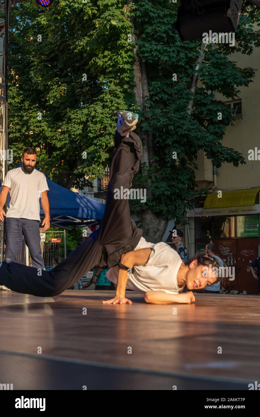 Group breakdancers on stage hi-res stock photography and images - Alamy
