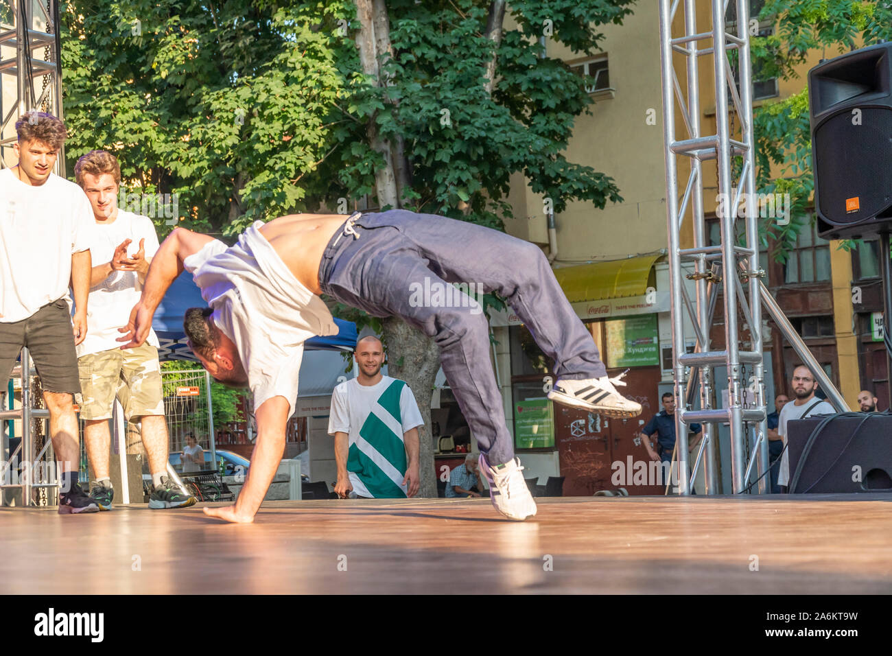 Group breakdancers on stage hi-res stock photography and images - Alamy