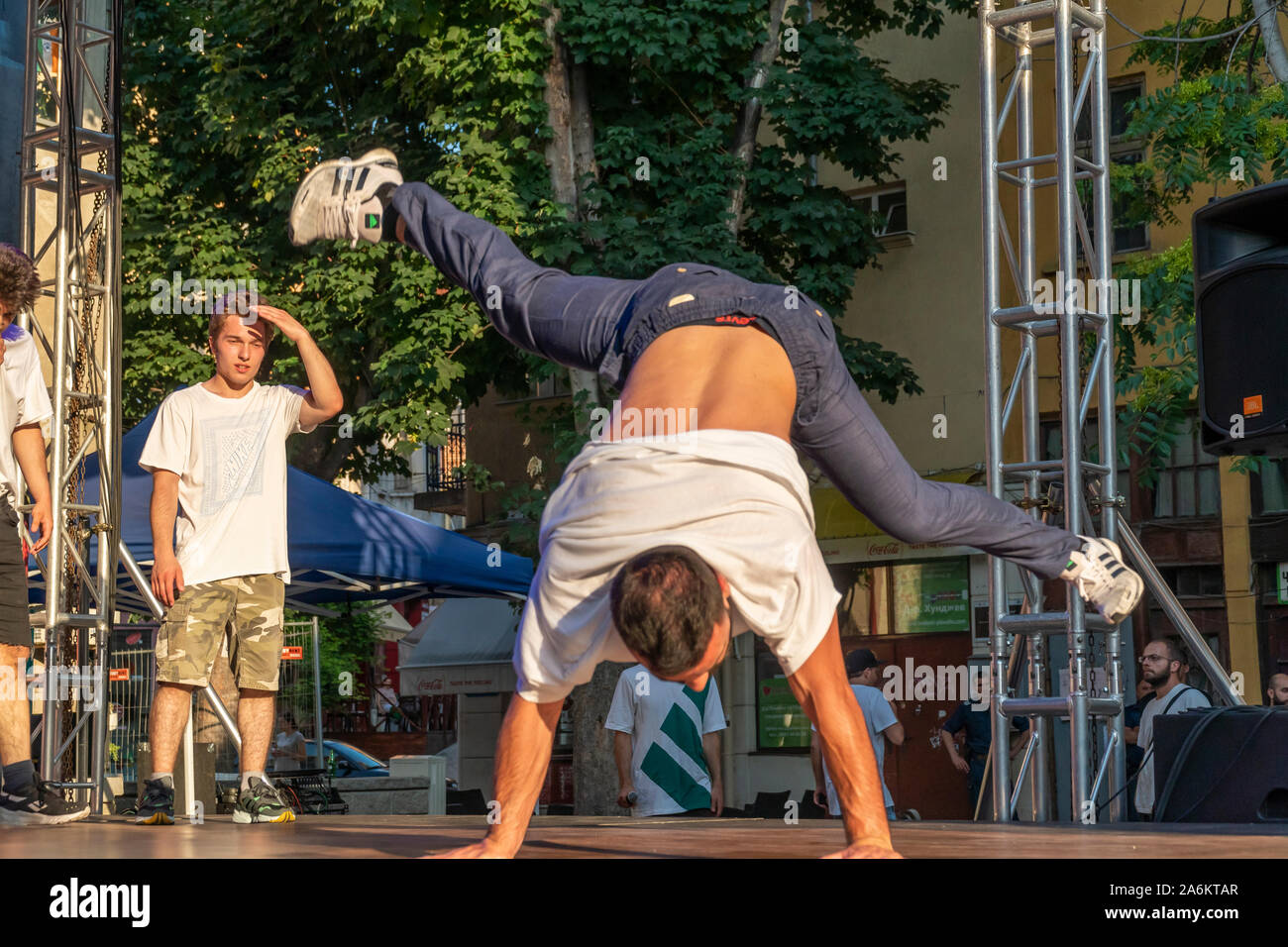 Group breakdancers on stage hi-res stock photography and images - Alamy
