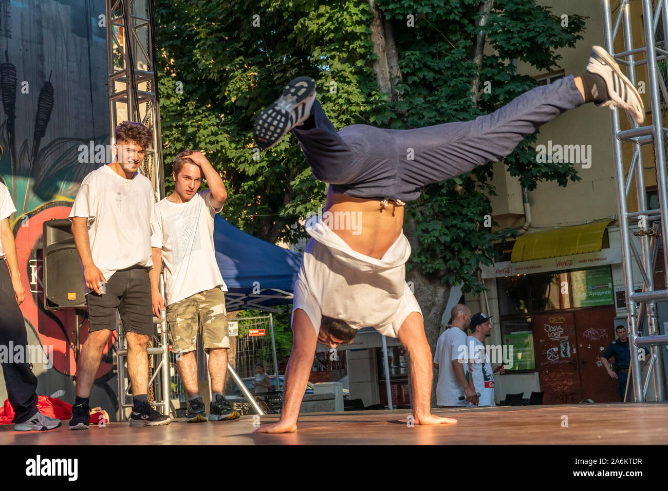 Group breakdancers on stage hi-res stock photography and images - Alamy