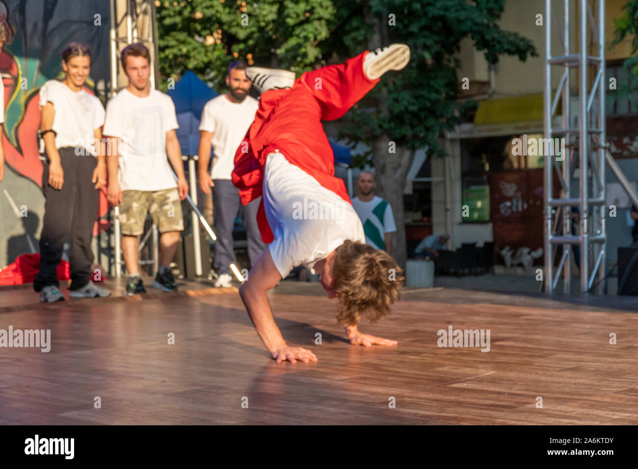 Group breakdancers on stage hi-res stock photography and images - Alamy