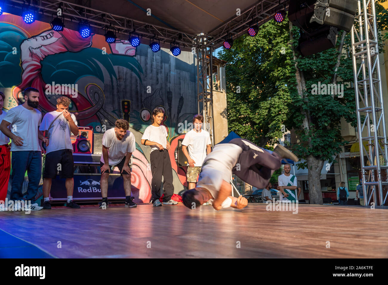 Group breakdancers on stage hi-res stock photography and images - Alamy
